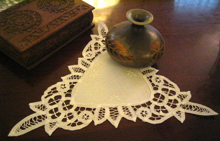 Battenburg Triangle Trim Doilies White 12" Inch — Accent Linens